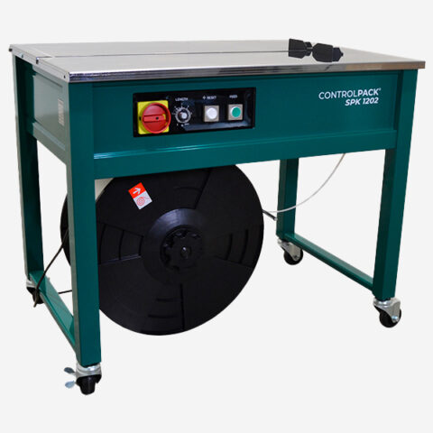 Flejadora automática SPK 1924. Contiene un eyector de flejadas en vacío.